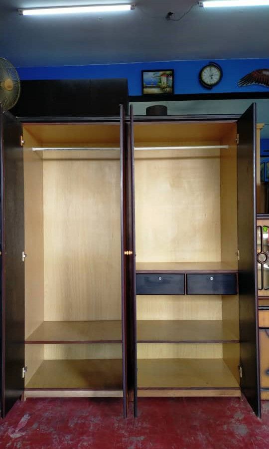 Almari pakaian terpakai, Furniture & Home Living, Furniture, Other Home ...