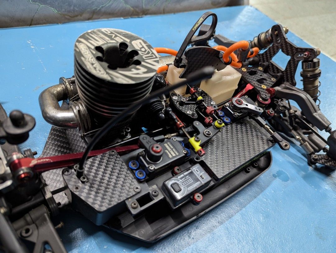 Carbon faiber radio box/battery case buggy 1/8, Hobbies & Toys, Toys ...