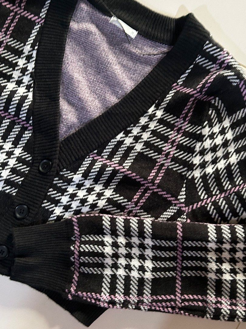 GU crop cardigan knit, Women's Fashion, Coats, Jackets and Outerwear on ...