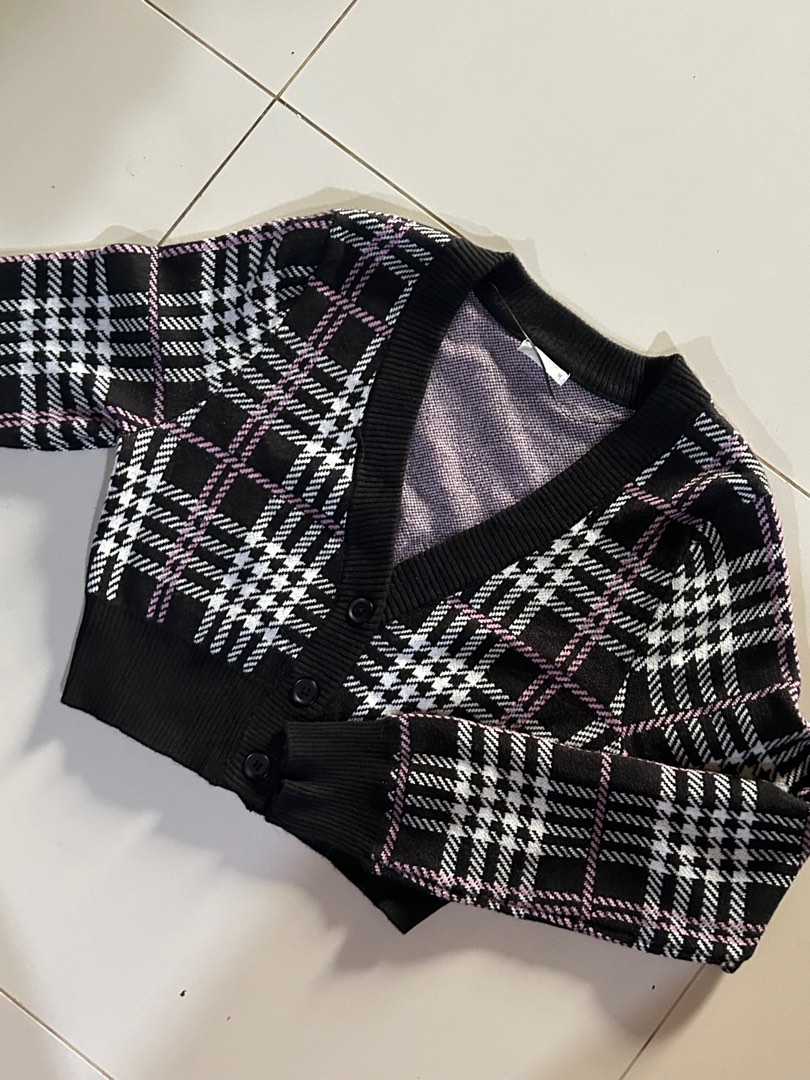 GU crop cardigan knit, Women's Fashion, Coats, Jackets and Outerwear on ...
