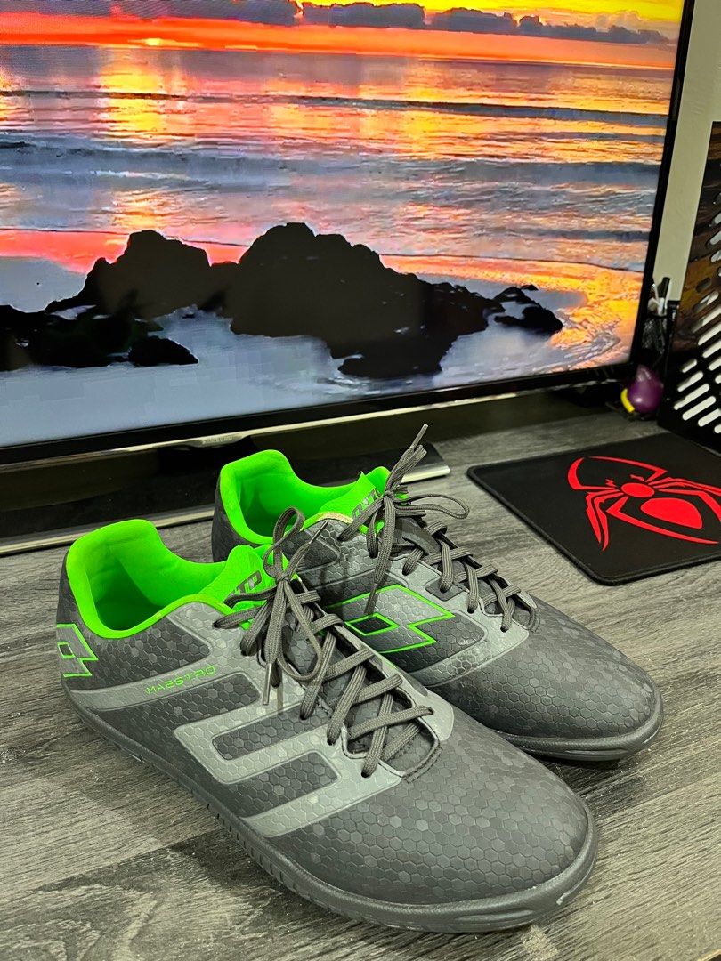 Kasut Futsal Lotto 9UK Sports Equipment Other Sports Equipment and Supplies on Carousell