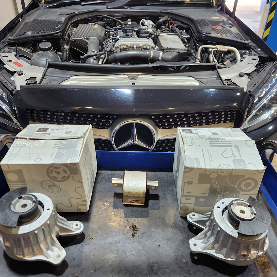 Mercedes W205 C180 Change Original Engine Mounting, Gearbox Mounting ...