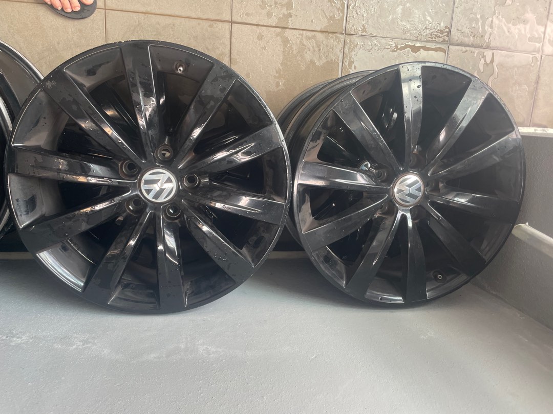 Original VW rim 17 inch blackout, Auto Accessories on Carousell