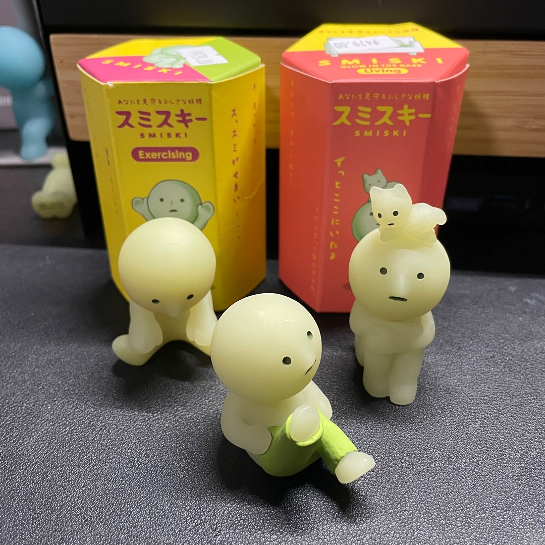 Smiski Living Series Daydreaming set with Exercising series Stretch and ...