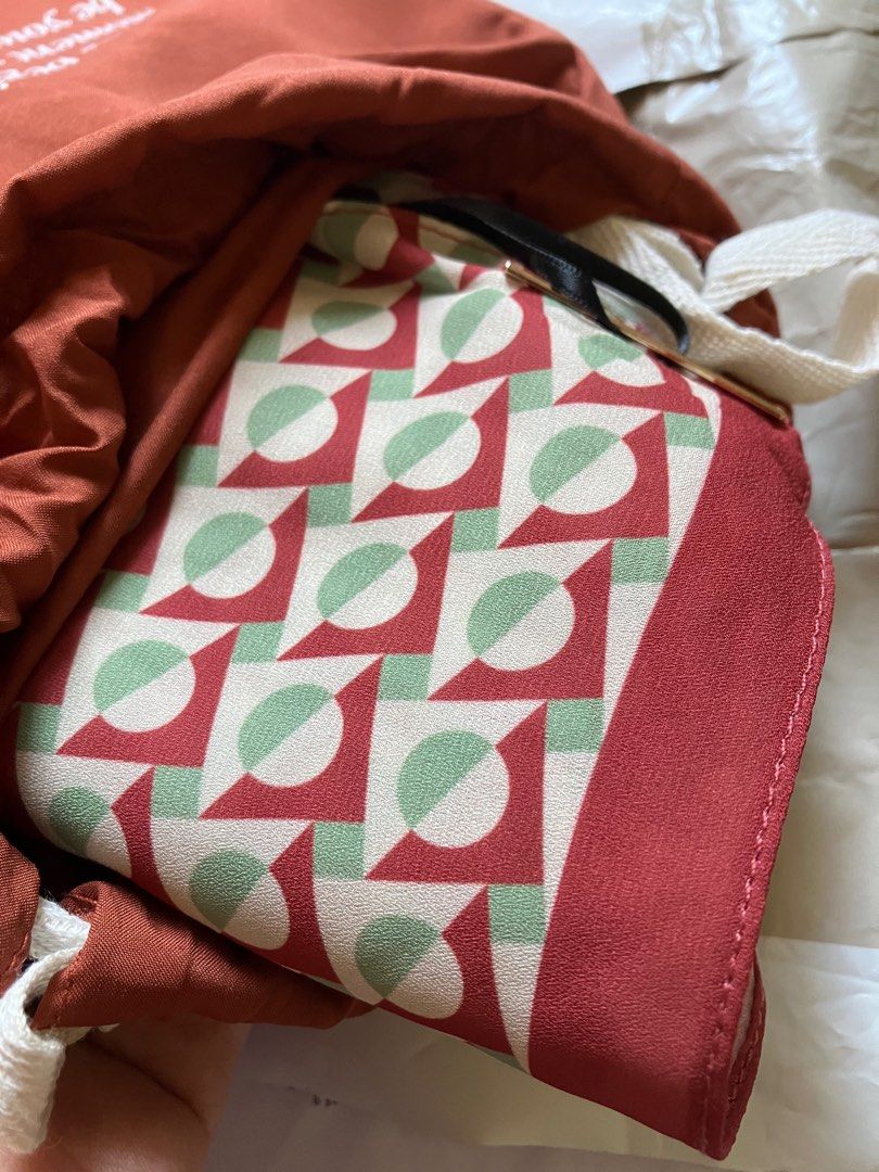 Tudung People Echo 2.0 in Brick Shawl, Women's Fashion, Muslimah ...