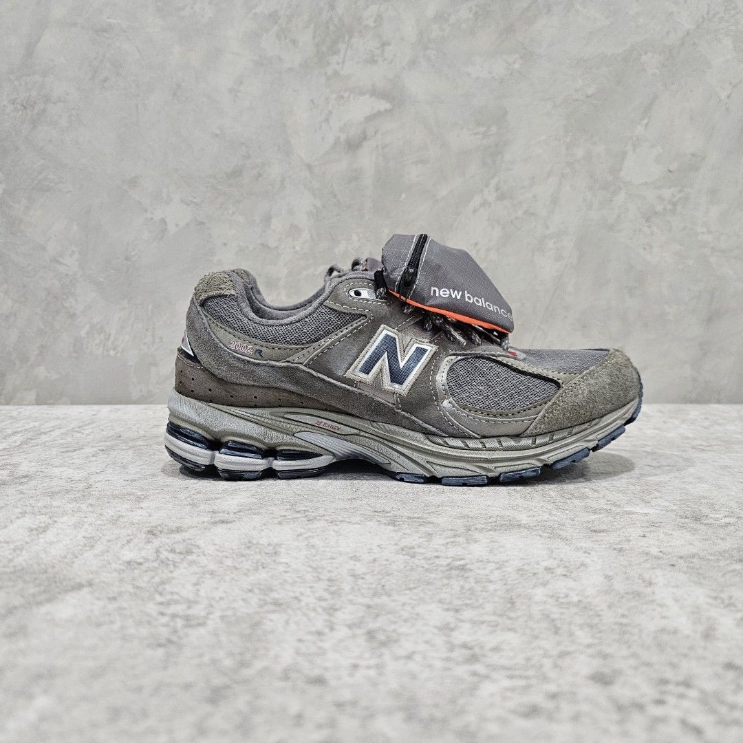 [全新] US7.5 New Balance 2002RVA 仿舊鐵灰 M2002RVA, 他的時尚, 鞋類, 運動鞋、球鞋在旋轉拍賣