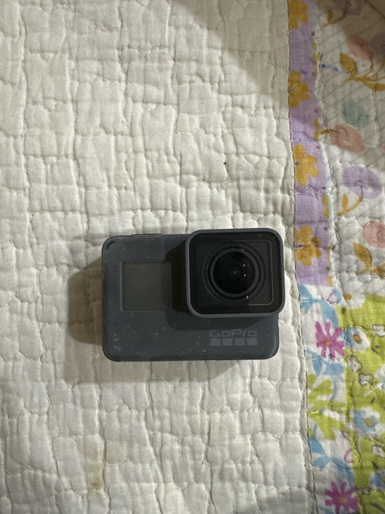 Go pro hero 6 with pole and shutter , Photography, Cameras on Carousell