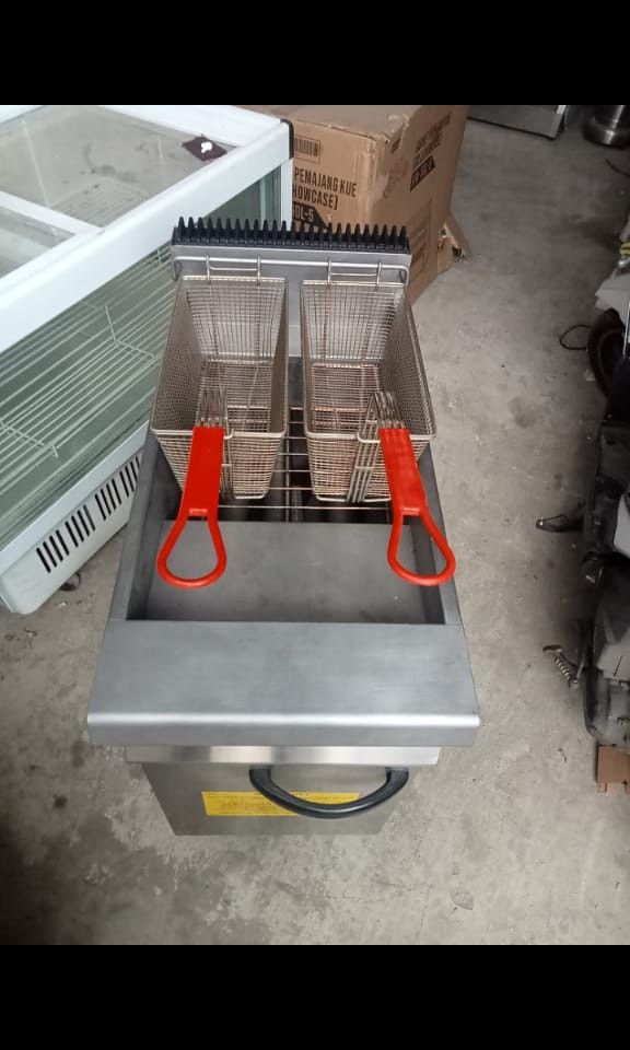 NEW GETRA GAS DEEP FRYER GF-20FS Garansi, Kitchen & Appliances di Carousell