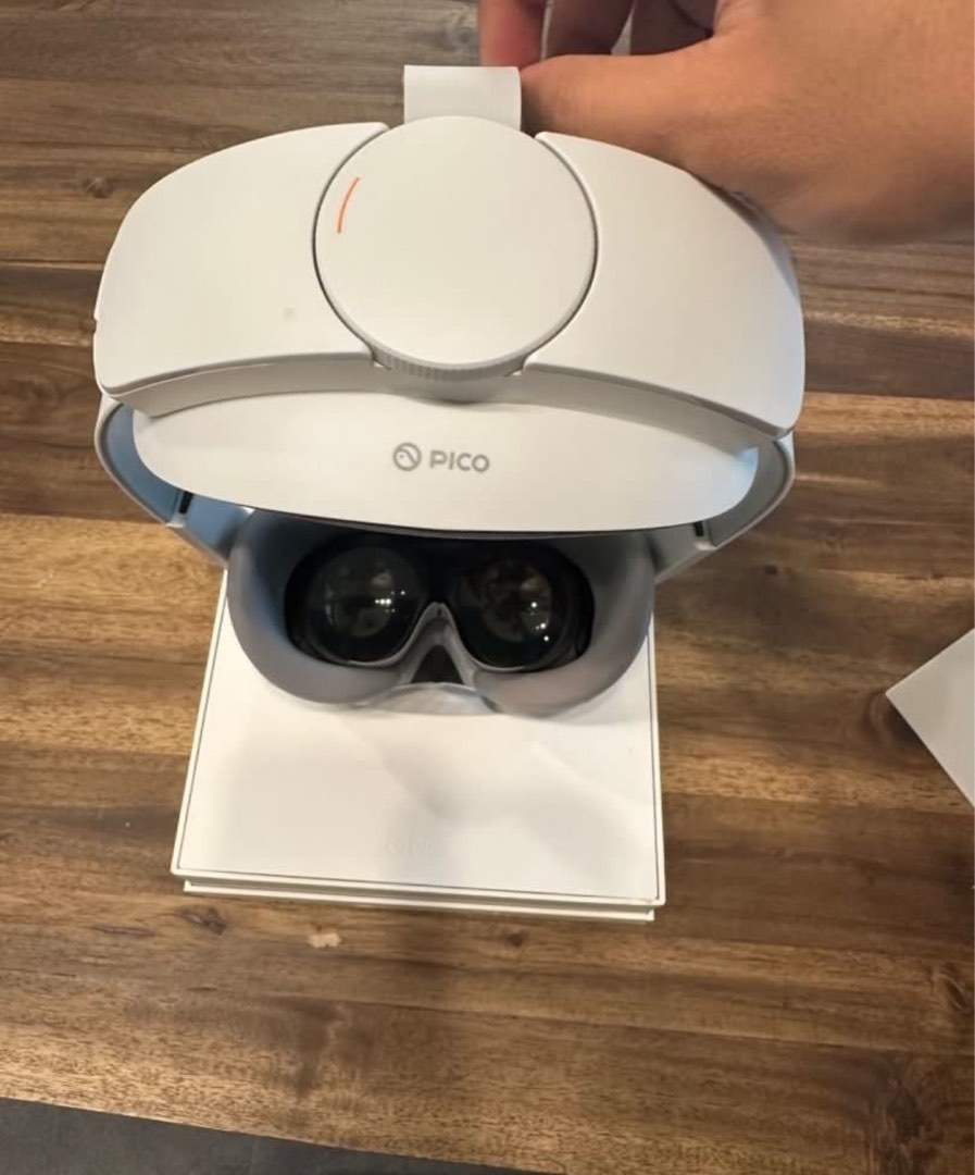 PICO 4 version 8/256gb, Video Gaming, Gaming Accessories, Virtual Reality on Carousell