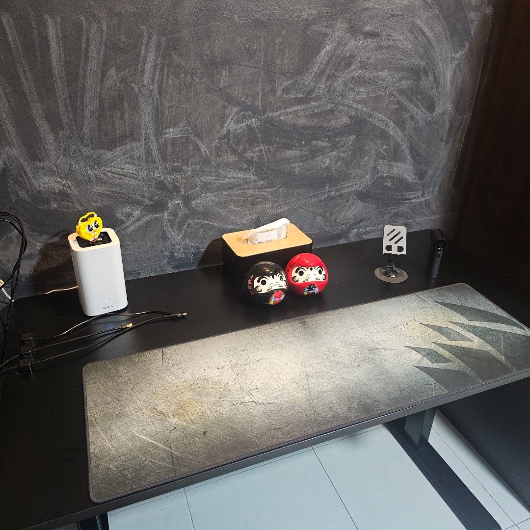 SQUIRREY ELECTRIC HEIGHT ADJUSTABLE DESK (U.P. $252), Furniture & Home ...