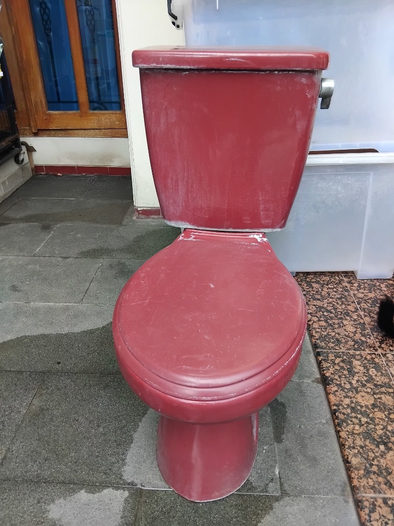 TOTO Toilet Kloset Duduk CW 516 S maroon, Perabotan Rumah di Carousell