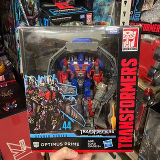 Transformers studio series 33 bonecrusher, Hobbies & Toys, Toys & Games ...