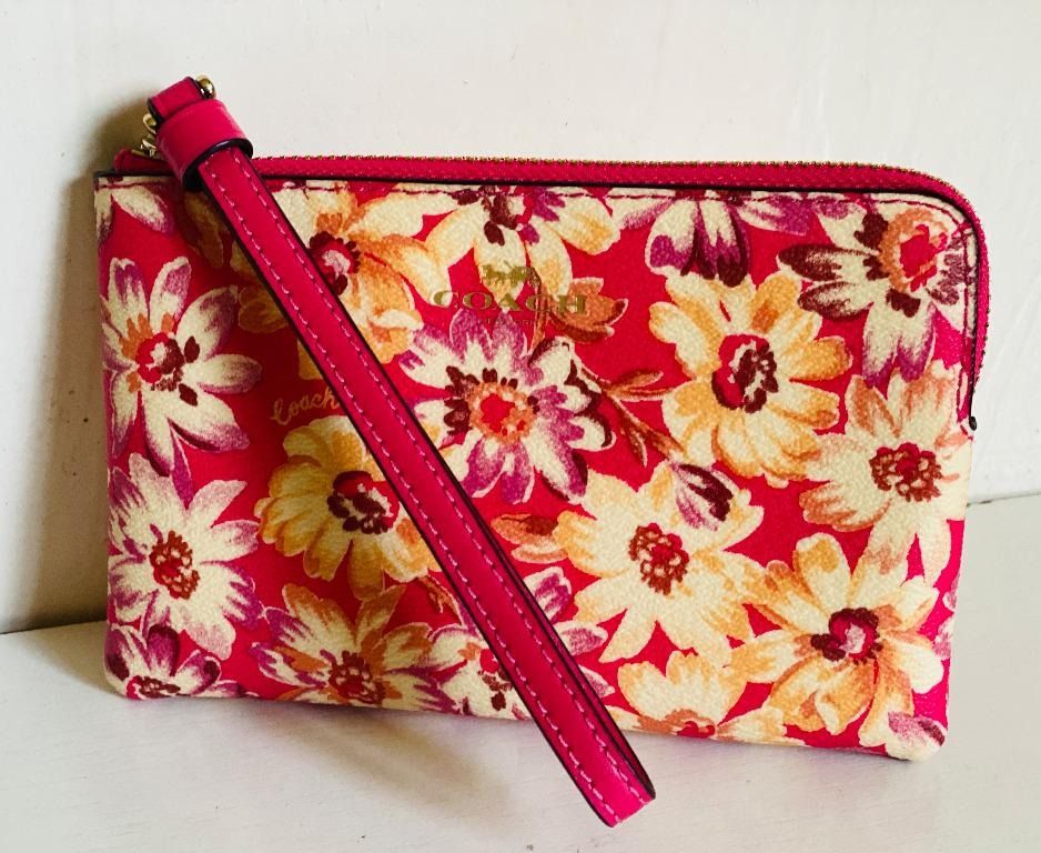 COACH CORNER ZIP WRISTLET WALLET IN VINTAGE DAISY SCRIPT PRINT $78 SALE ...