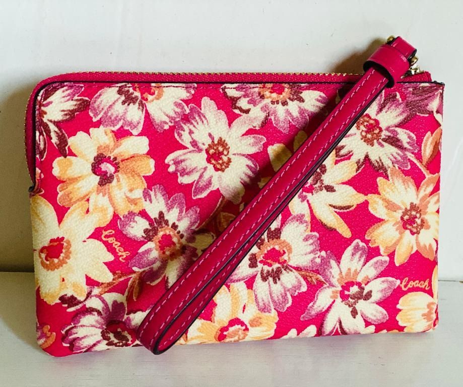 COACH CORNER ZIP WRISTLET WALLET IN VINTAGE DAISY SCRIPT PRINT $78 SALE ...