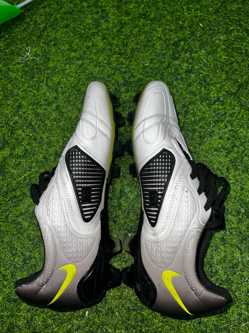 RARE Nike CTR360 Maestri FG Football Cleats Boots, Sports Equipment ...