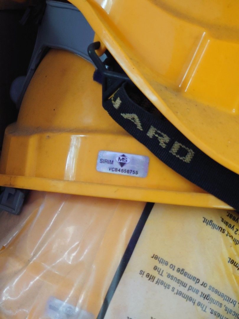 Topi keselamatan kuning. Safety helmet SIRIM, Furniture & Home Living ...