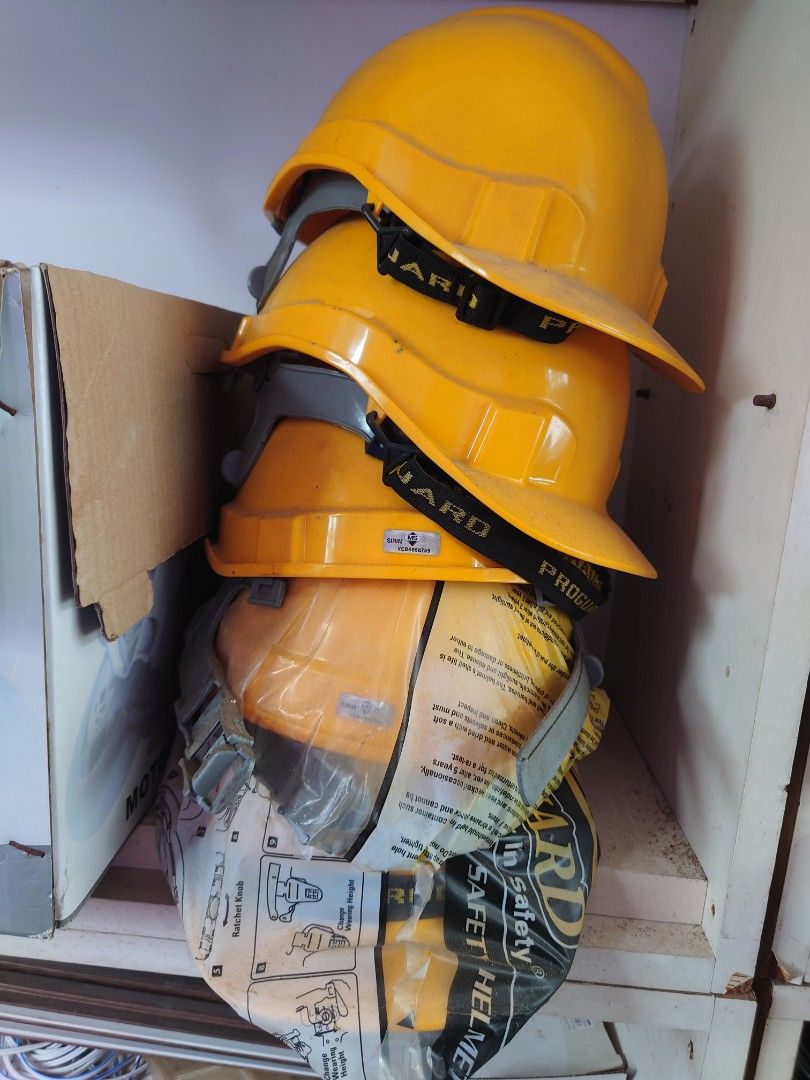 Topi keselamatan kuning. Safety helmet SIRIM, Furniture & Home Living ...