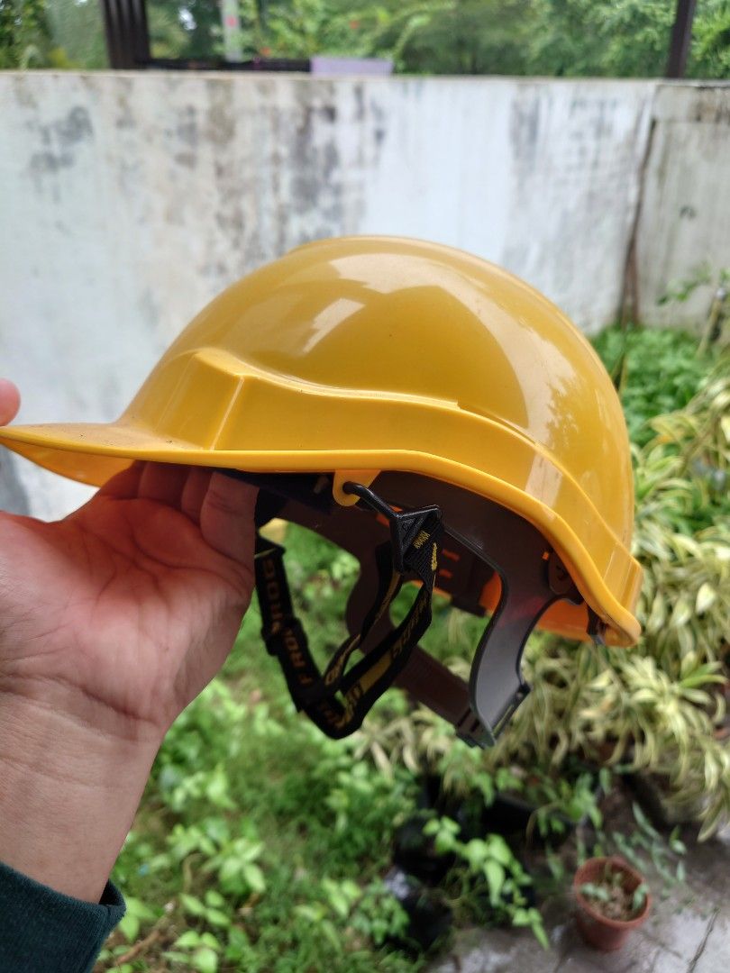 Topi keselamatan kuning. Safety helmet SIRIM, Furniture & Home Living ...