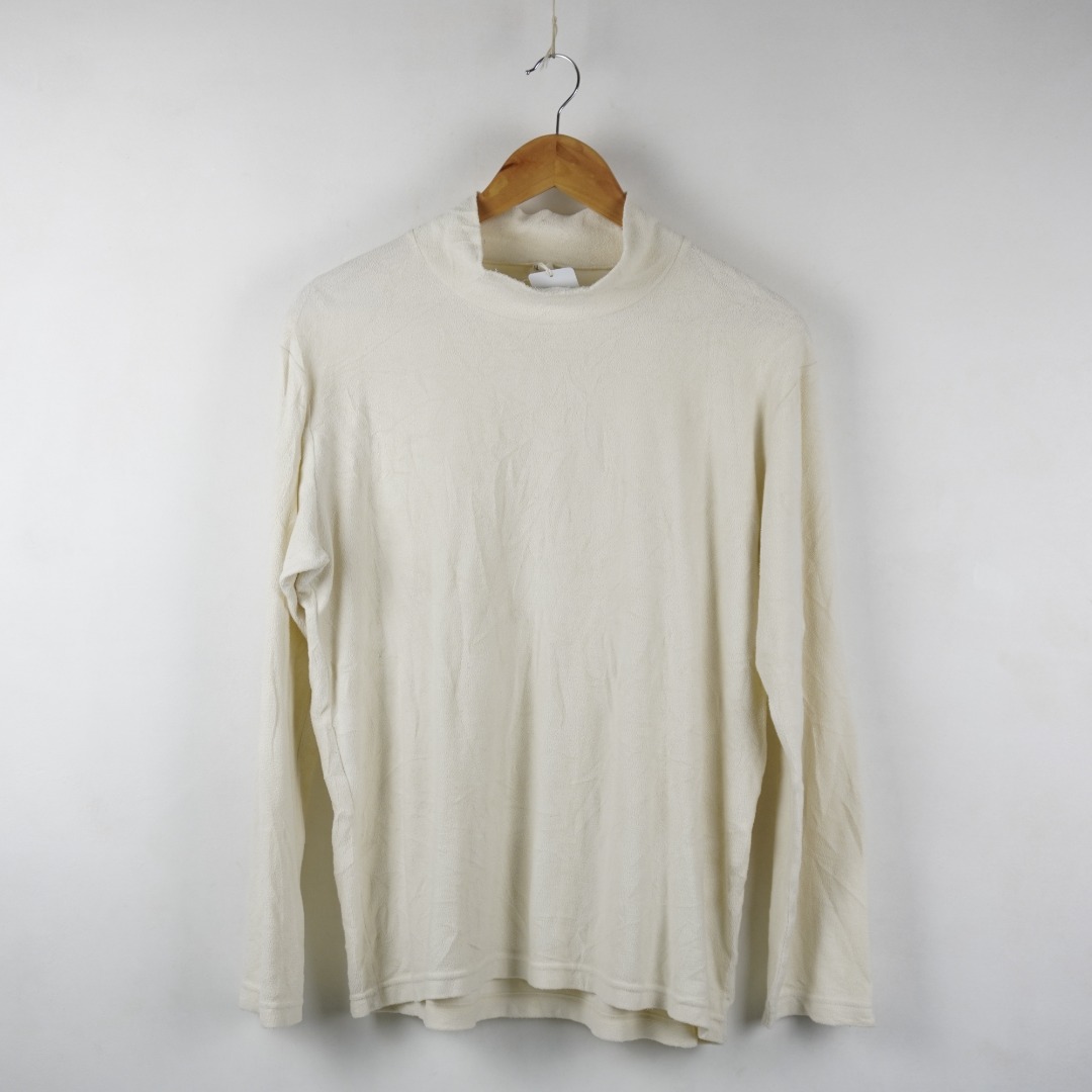 Uniqlo White Turtle Neck Light Weight (L-XL), Women's Fashion, Coats ...