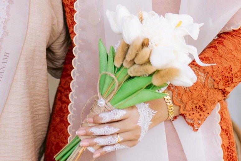 Bunga Tangan Tunang / Kahwin, Women's Fashion, Watches & Accessories ...