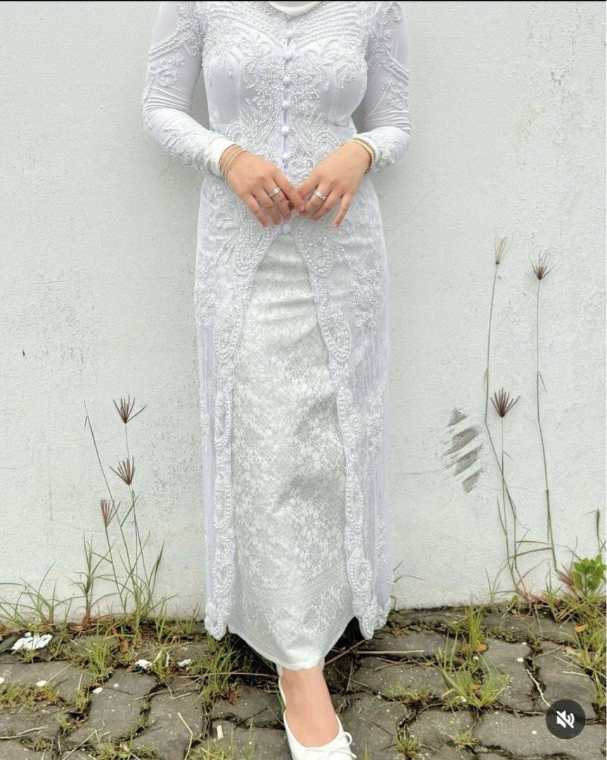 Kebaya Elena in White Color, Women's Fashion, Muslimah Fashion, Baju ...
