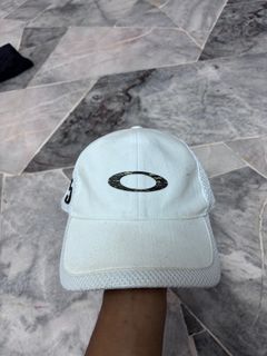 OAKLEY Cap, Men's Fashion, Watches & Accessories, Cap & Hats on Carousell
