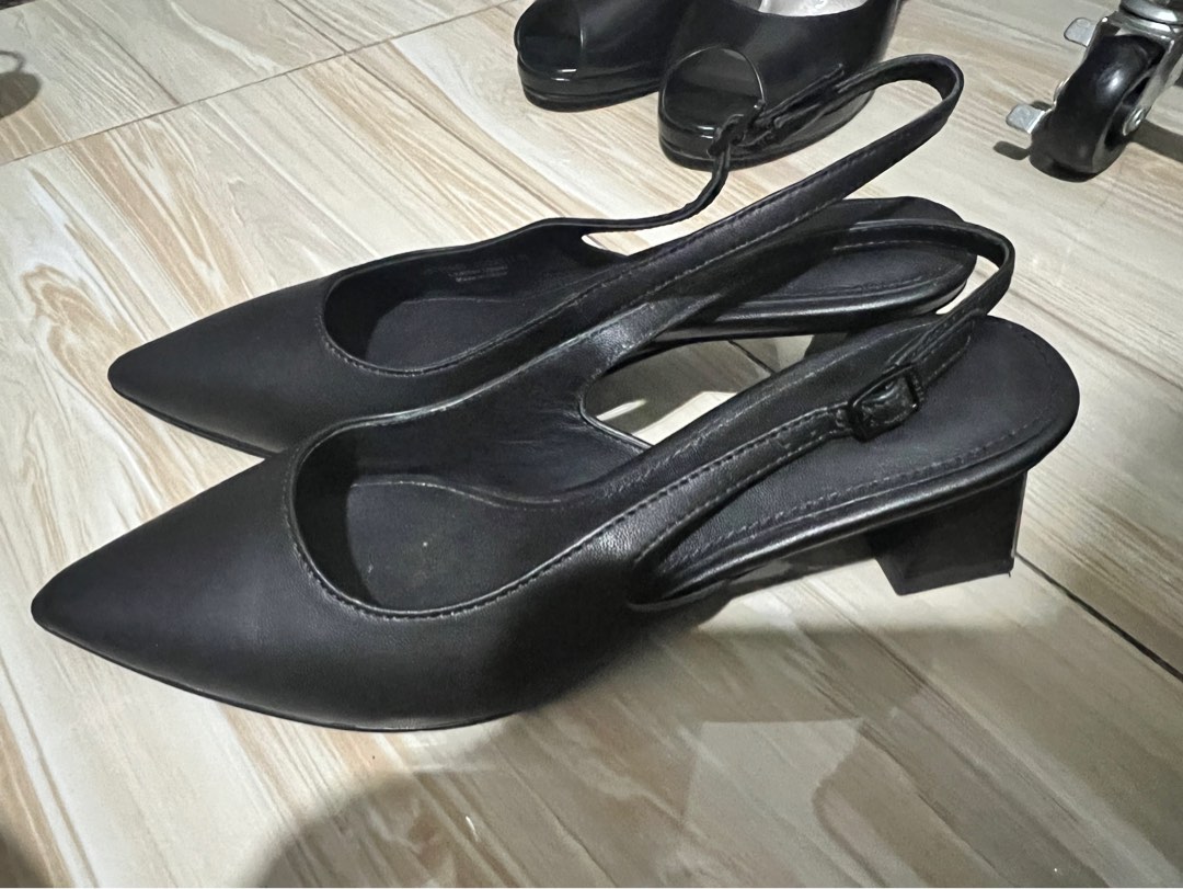 PEDRO leather black pointy low heels, Women's Fashion, Footwear, Heels ...