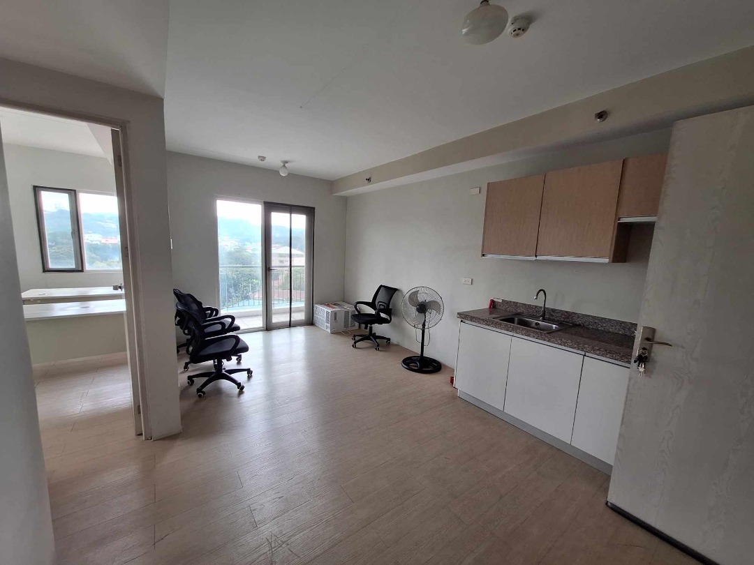 Rush for sale! Selling below market value, corner condo unit with 2 ...