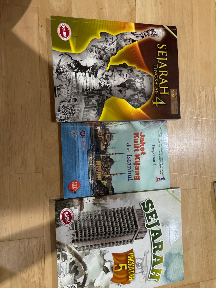 SPM Sejarah books bundle tingkatan 4 &5, Hobbies & Toys, Books ...