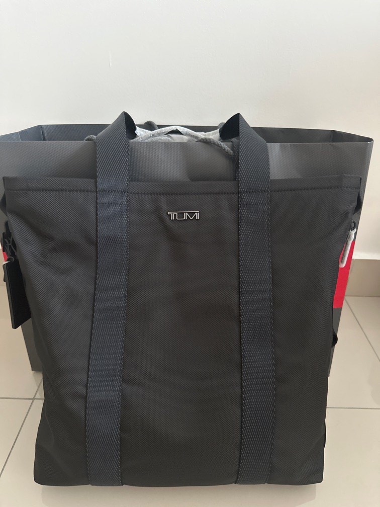 Tumi Tote Bag, Luxury, Bags & Wallets on Carousell