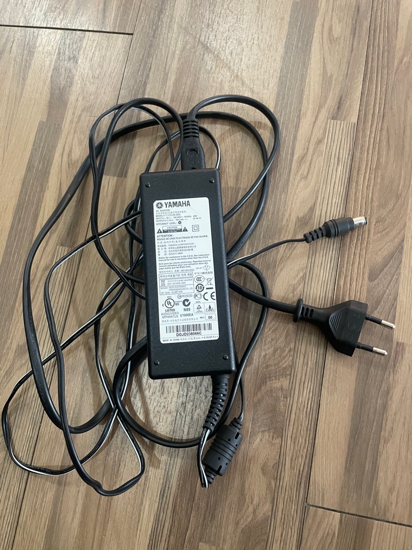 Yamaha keyboard power supply PA300c, Hobbies & Toys, Music & Media ...