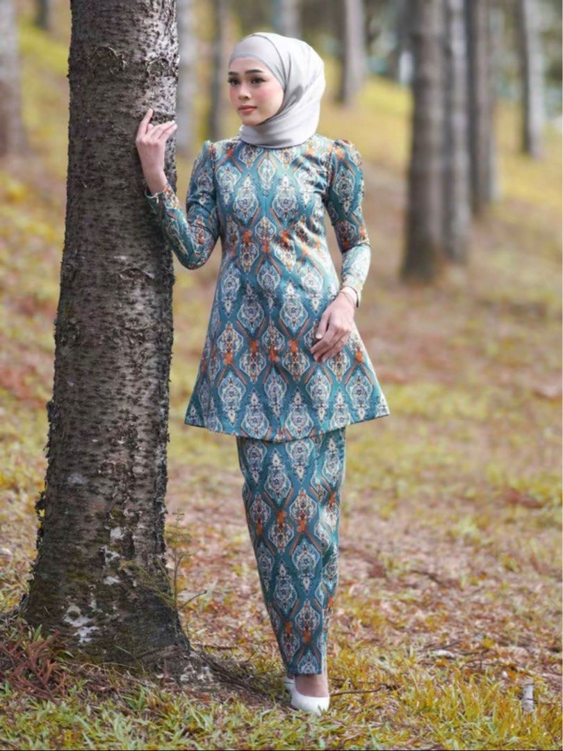 Zefiks Norah Kurung in Pine, Women's Fashion, Muslimah Fashion, Baju ...