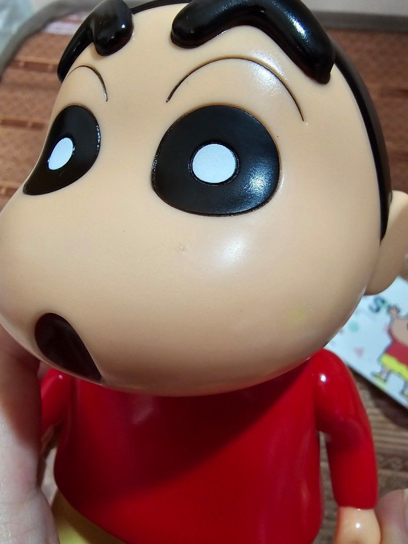 蠟筆小新 初代紅衣 SOFVIPS SOFUBI 紅色 搪膠 廠瑕見圖 介意勿擾, 興趣及遊戲, 玩具 & 遊戲類 - Carousell