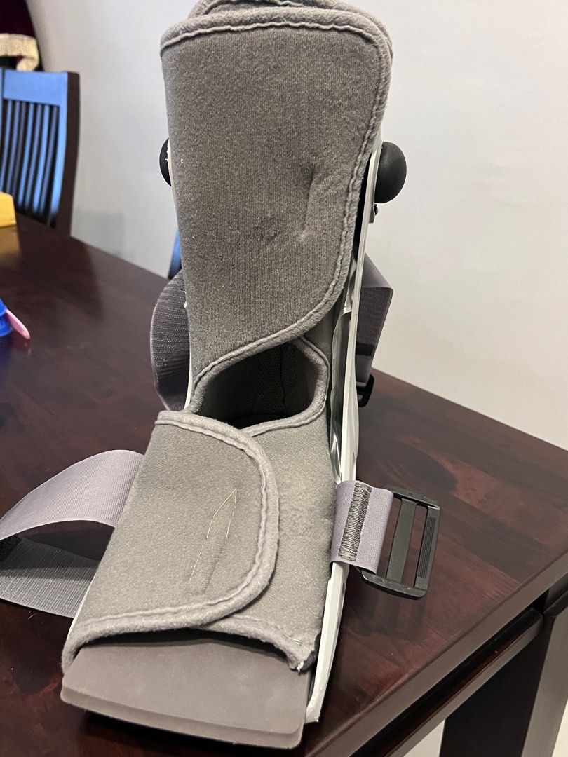 Aircast Airselect Walker Short Boot, Health & Nutrition, Braces ...
