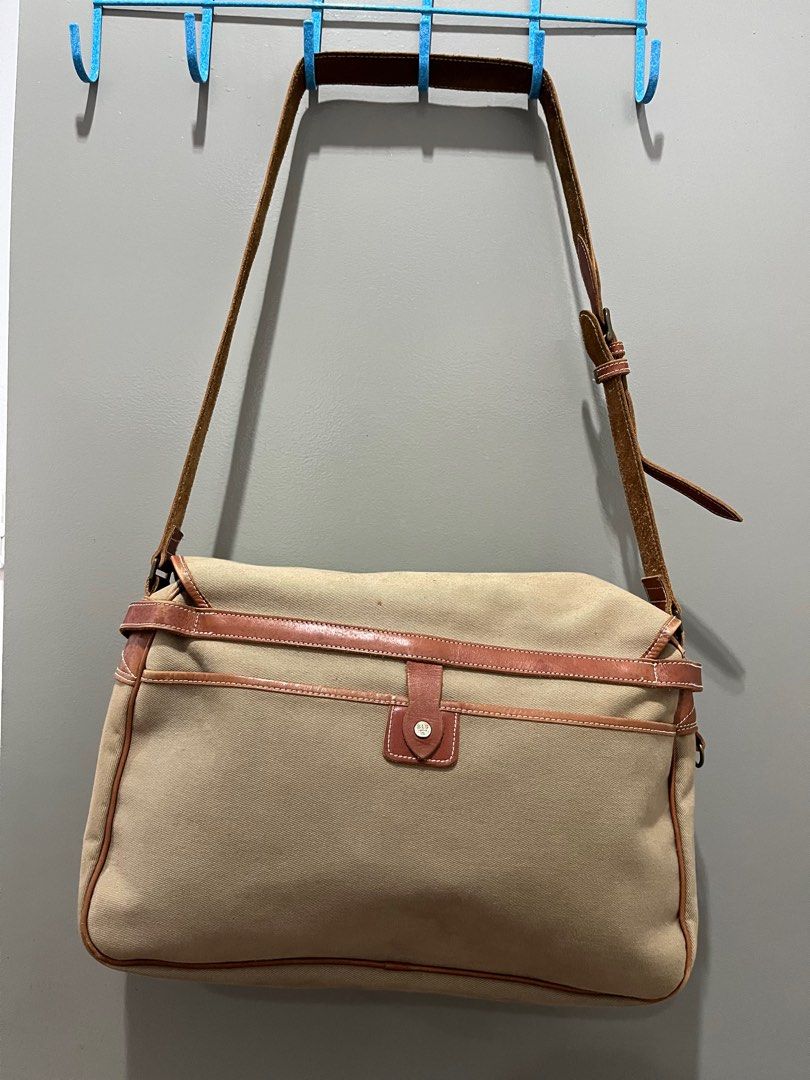 BLG Sling Messenger Bag Brady, Men's Fashion, Bags, Sling Bags on Carousell