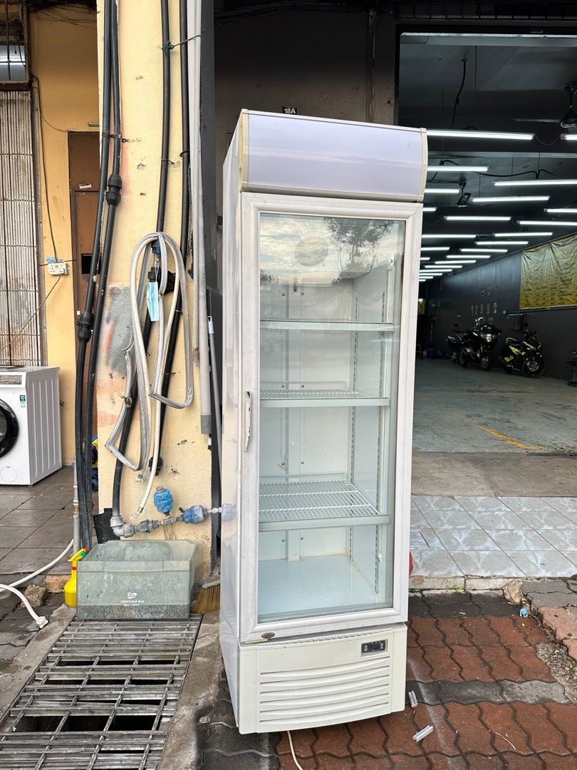 Chiller 268 liters, Food & Drinks, Chilled & Frozen Food on Carousell