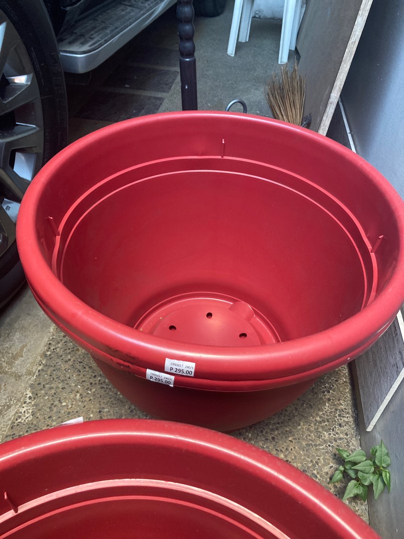 Jumbo plastic pot with catch plate, Furniture & Home Living, Gardening ...