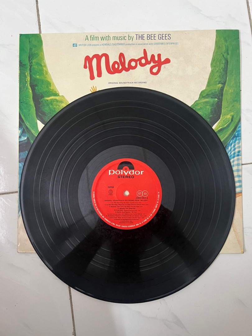 LP Vinyl Record Piring Hitam English Song, Hobbies & Toys, Music ...