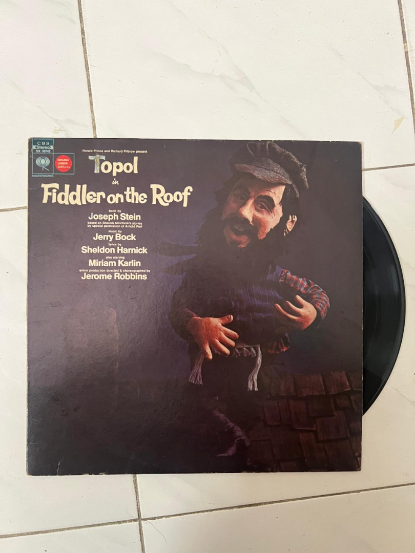 LP Vinyl Record Piring Hitam English Song, Hobbies & Toys, Music ...