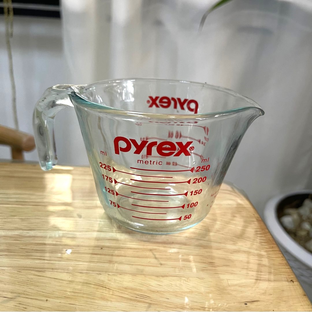 Pyrex Measuring Cup 250 ml 1 cup, Furniture & Home Living, Kitchenware ...