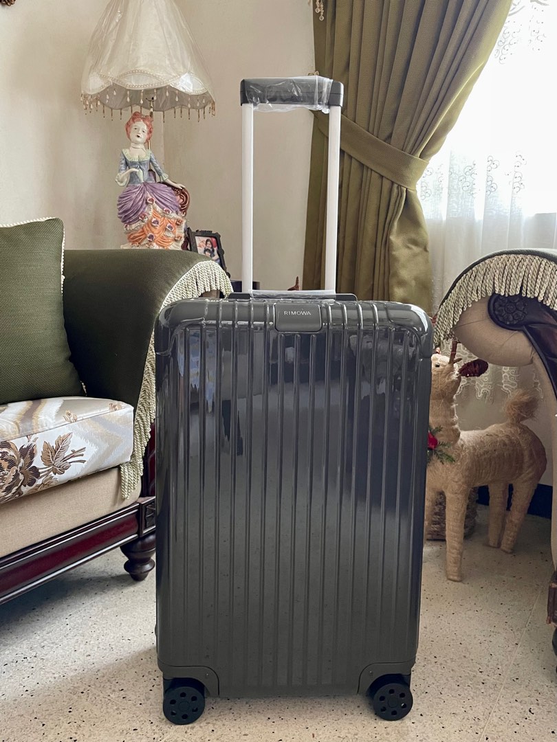 SAME DAY DELIVERY Check in Size Essential Polycarbonate Medium size ...