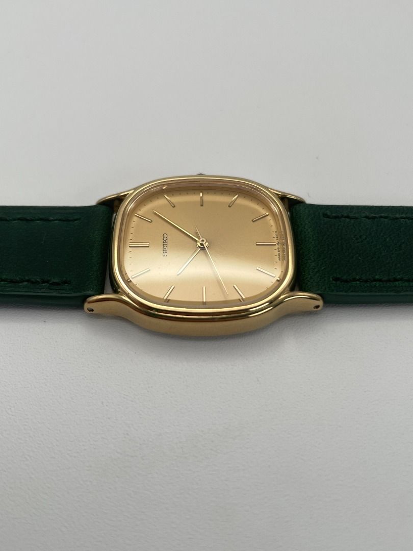 Seiko Chariot 5P31-5160 Vintage Watch in Gold, Luxury, Watches on Carousell