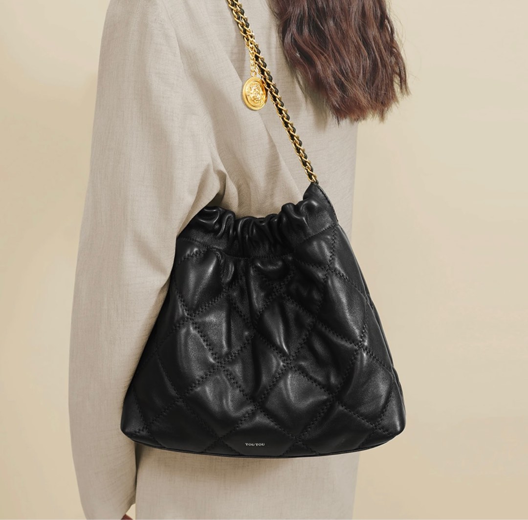 Vanessa Hogan Soft Drawstring Hobo Bag, Luxury, Bags & Wallets on Carousell