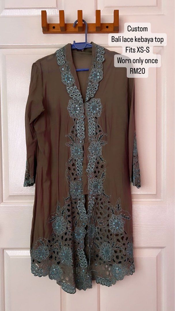 Bali lace kebaya top, Women's Fashion, Muslimah Fashion, Baju Kurung ...