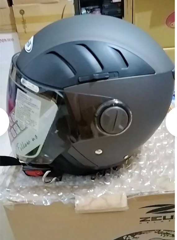 全新Zeus 219c L 電單車頭盔 （最輕散熱）（學車/工作）, 汽車配件, 其他 - Carousell