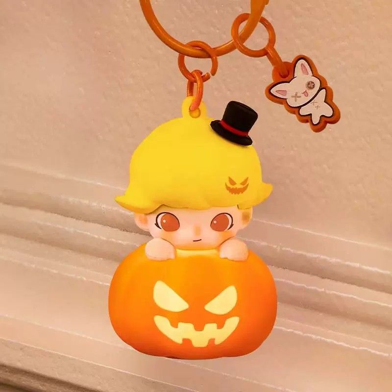 [EXCLUSIVE! POPMART] POPMART HALLOWEEN SPECIAL PUMPKIN LIGHT UP KEYRING ...