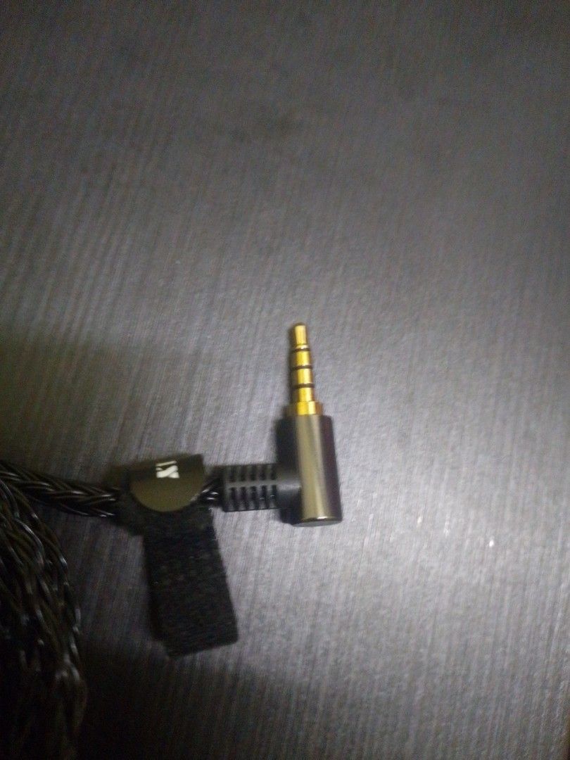 Jcally iem cable 2 pin (type B) with Mic, Audio, Earphones on Carousell