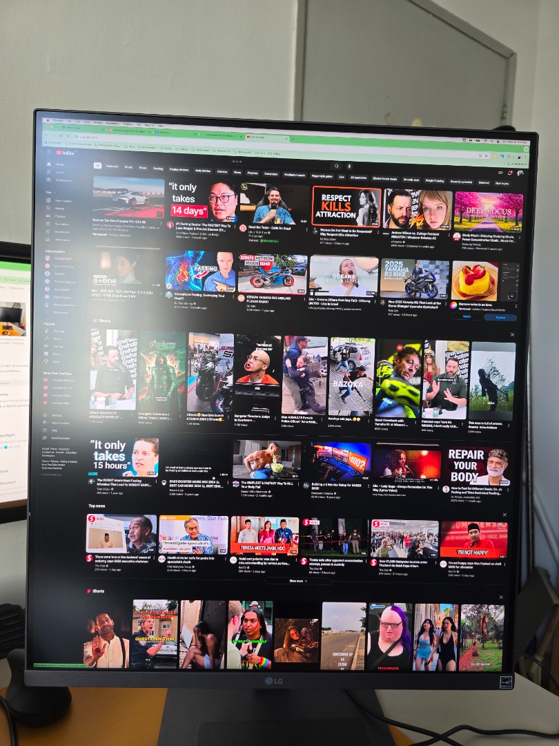 LG 28' 28MQ780 USB Type-C DualUp Monitor with Built in Speaker ...
