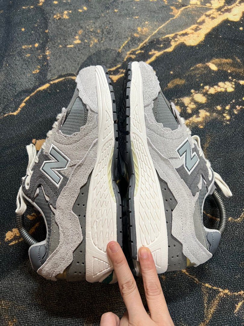 NEW BALANCE 2002 R (8UK), Men's Fashion, Footwear, Sneakers on Carousell