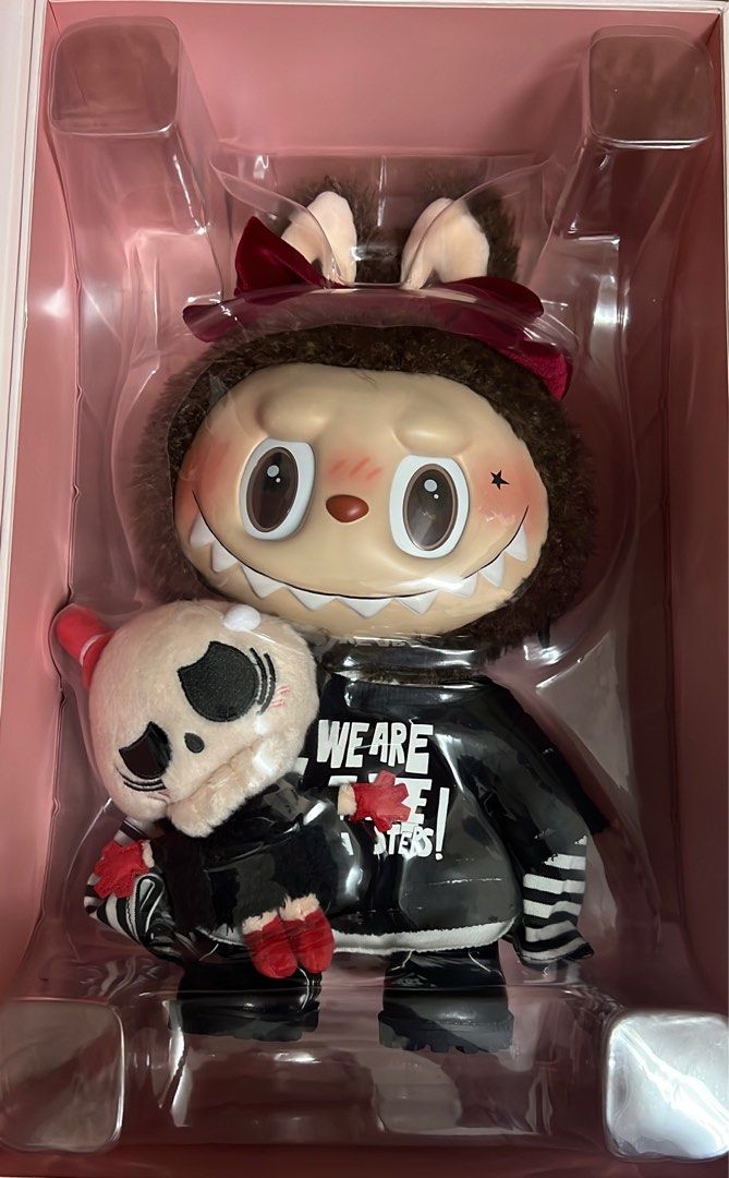 POP MART - LABUBU “CATCH ME IF YOU LIKE ME” FIGURINE (STANDARD BLACK ...